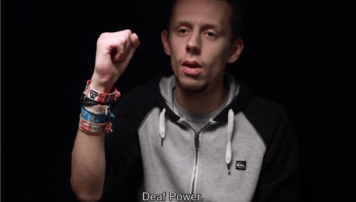 ‘Ik eer mijn ouders wanneer ik respecteer dat ze doof willen blijven ...